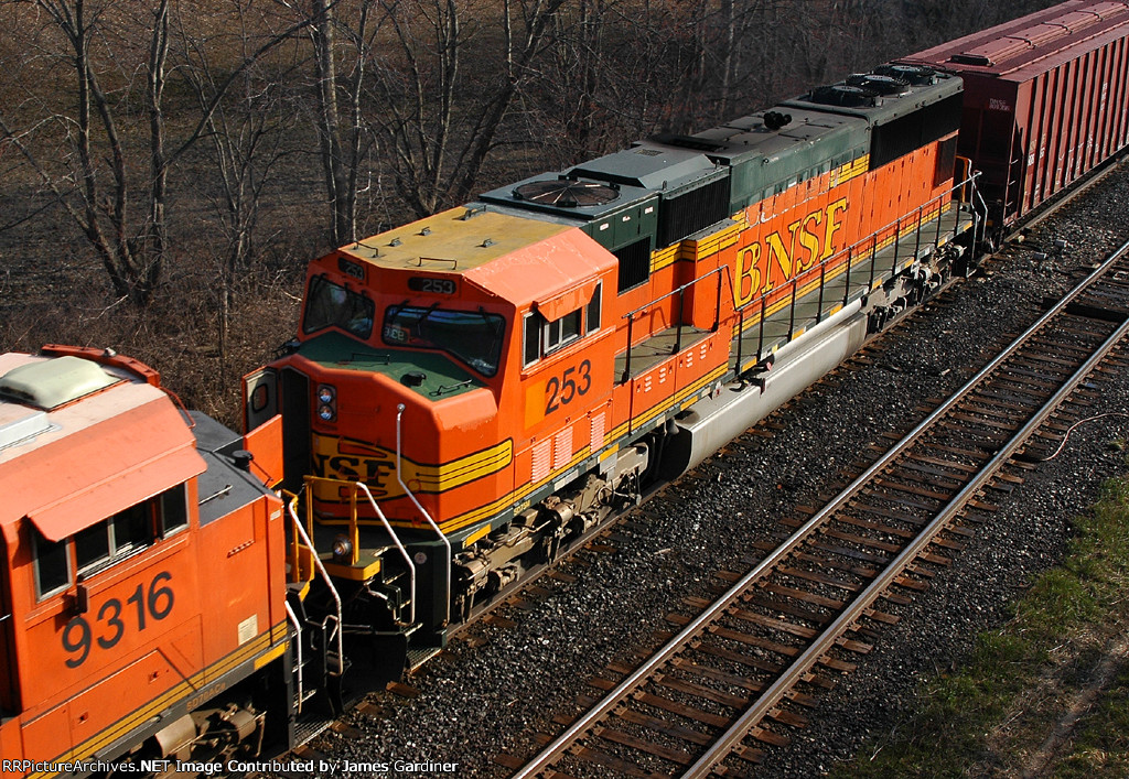BNSF 253
